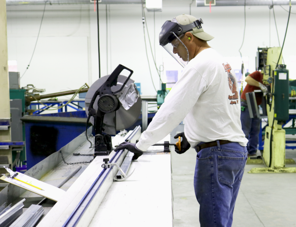 Txoj hauj lwm ncaj ncees hnub no - neeg dawb Huv Paul chaw nres nkoj cai